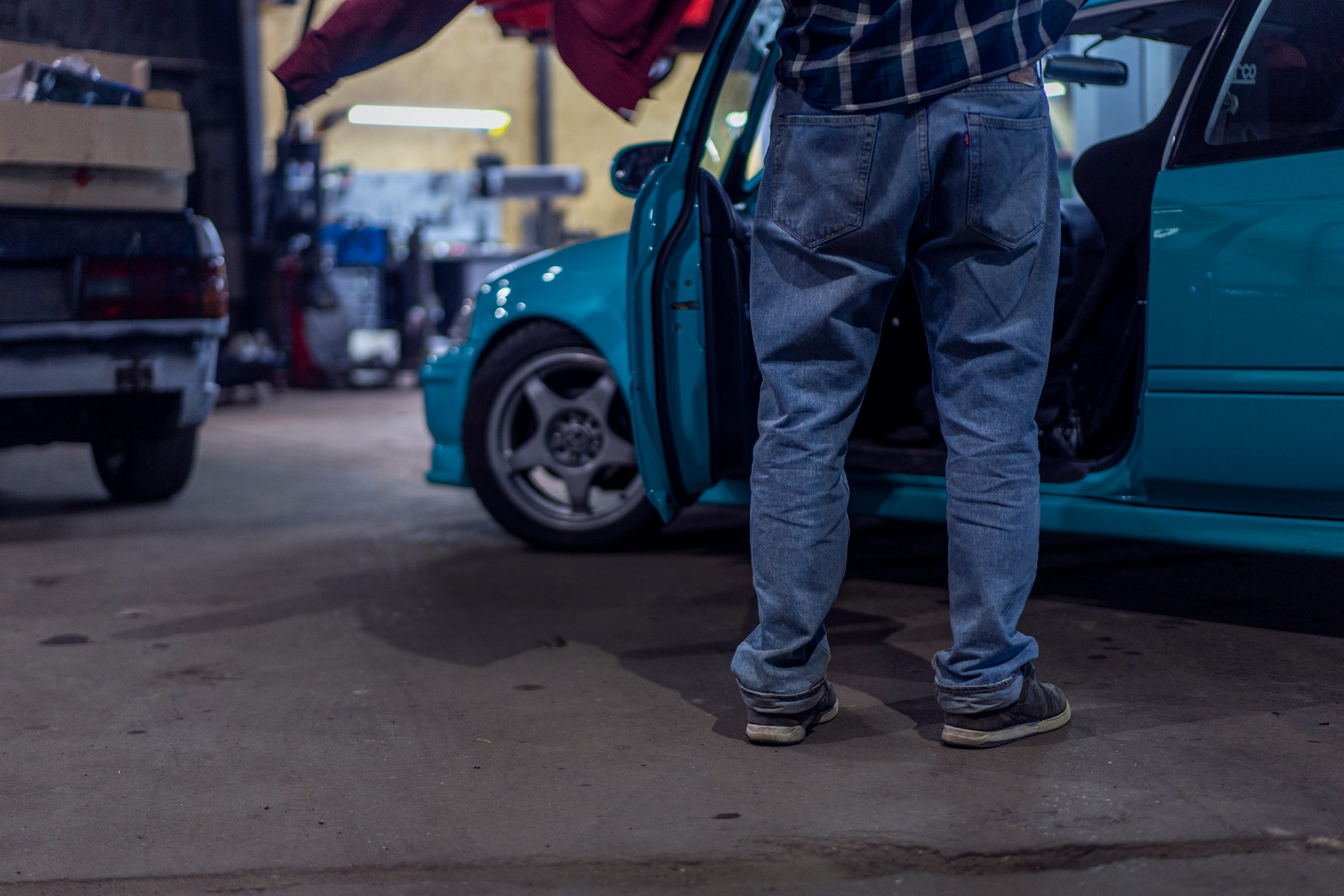 Ремонт дверей: снятие обшивки и замена ручек