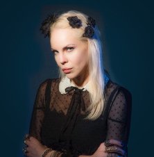 Джулия Ванг