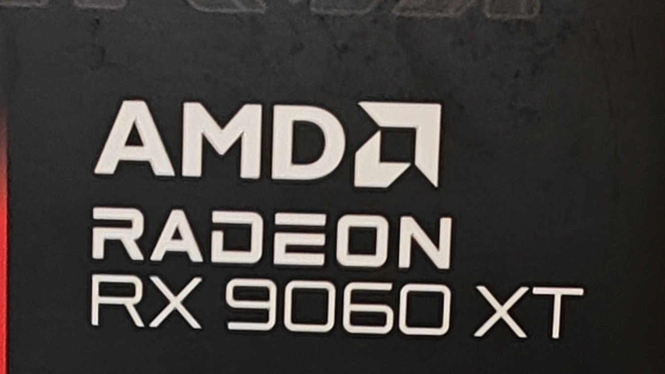 RX 9060 XT 16 GB/R 5 7400 F