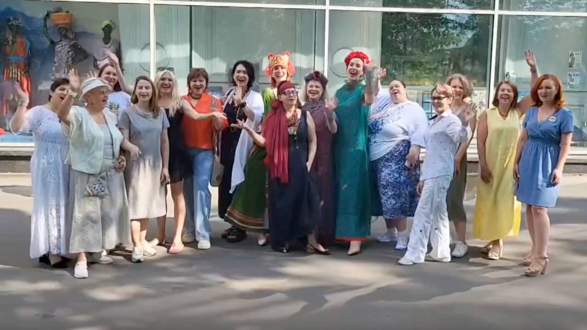 Дом Анже выступления поэтов, певцов, дизайнеров и прочих талантливых людей.