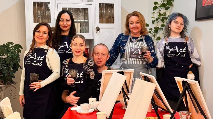 Я не умею рисовать, часто слышу на своих МК, посмотрите, с какими шедеврами уходят люди! Я помогаю)