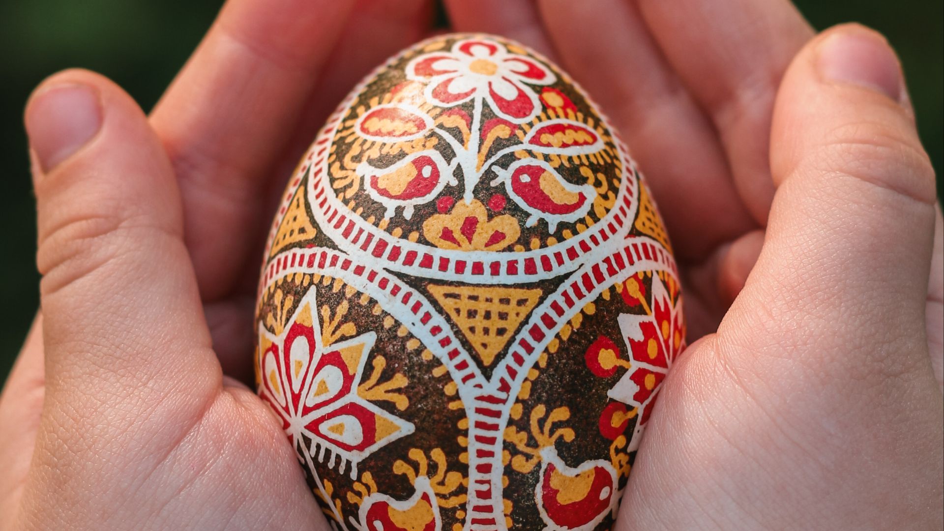 Живая писанка