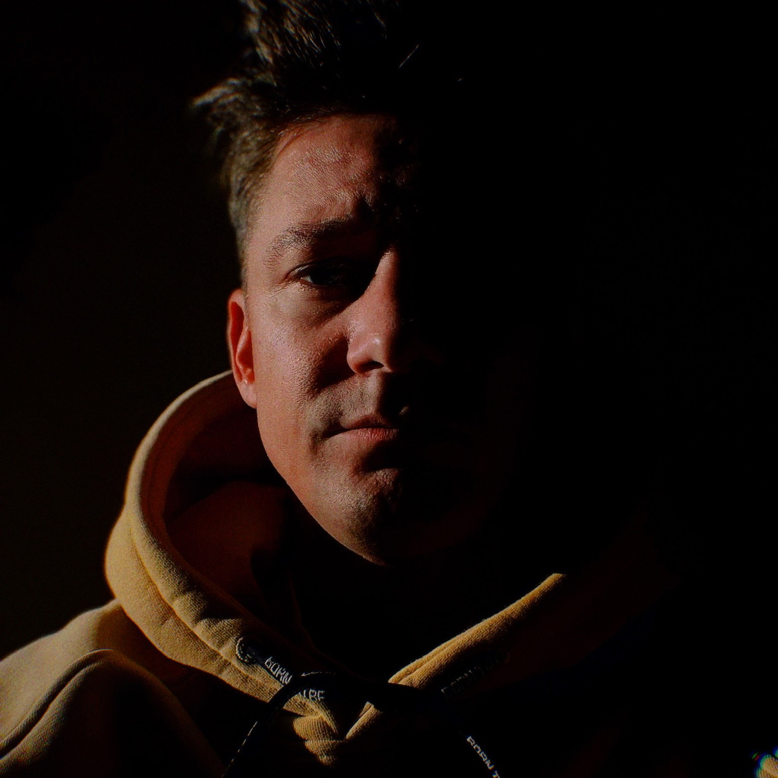 Иконка канала Through the lens