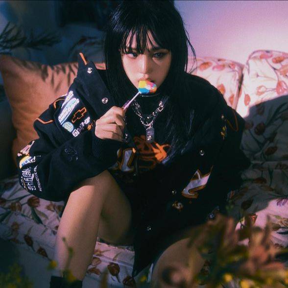 Иконка канала vlogs !