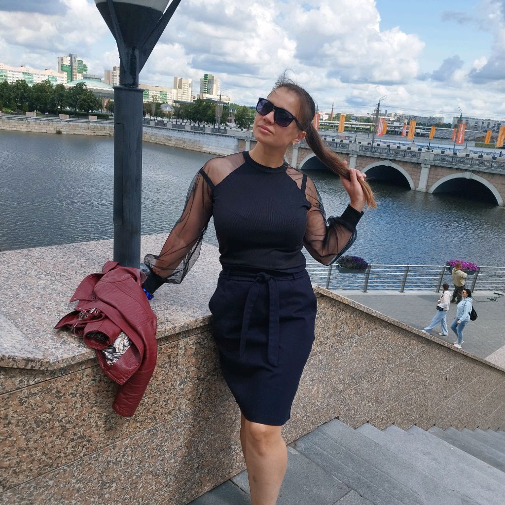 Иконка канала Девушка, которая поёт...