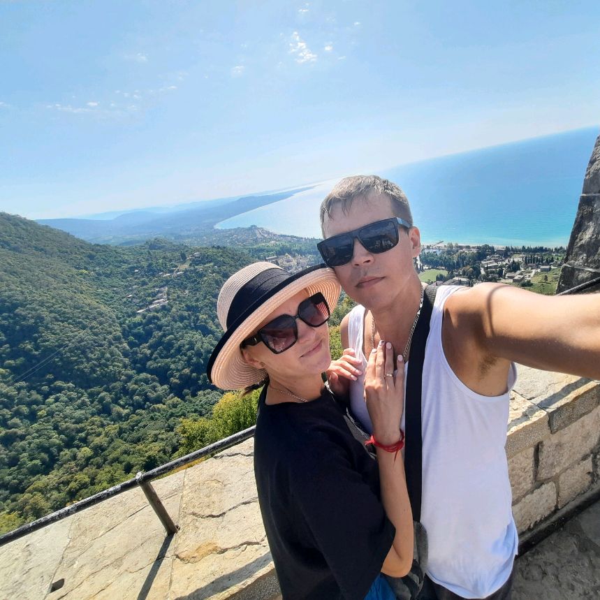 Иконка канала Живём и Путешествуем