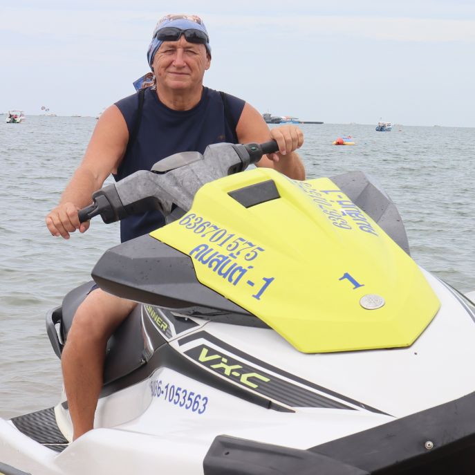 Иконка канала михалыч путешественник