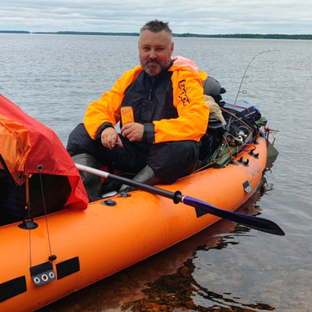 Иконка канала Человек с брезентовым рюкзаком