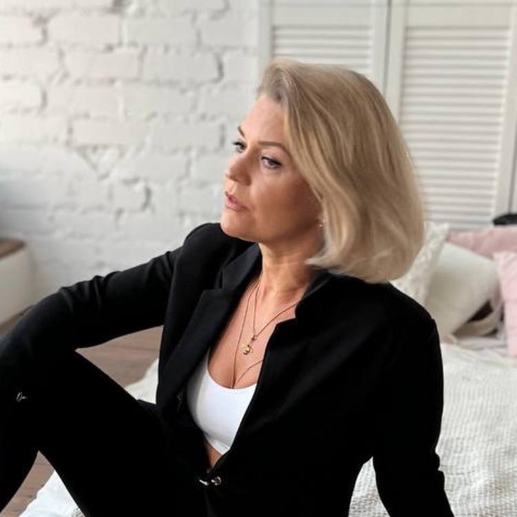 Иконка канала Жизнь блондинки с харизмой и бицухой