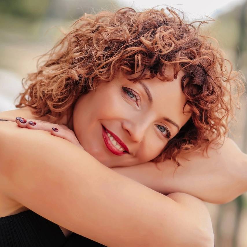 Иконка канала Недвижимость с Олесей Свешниковой