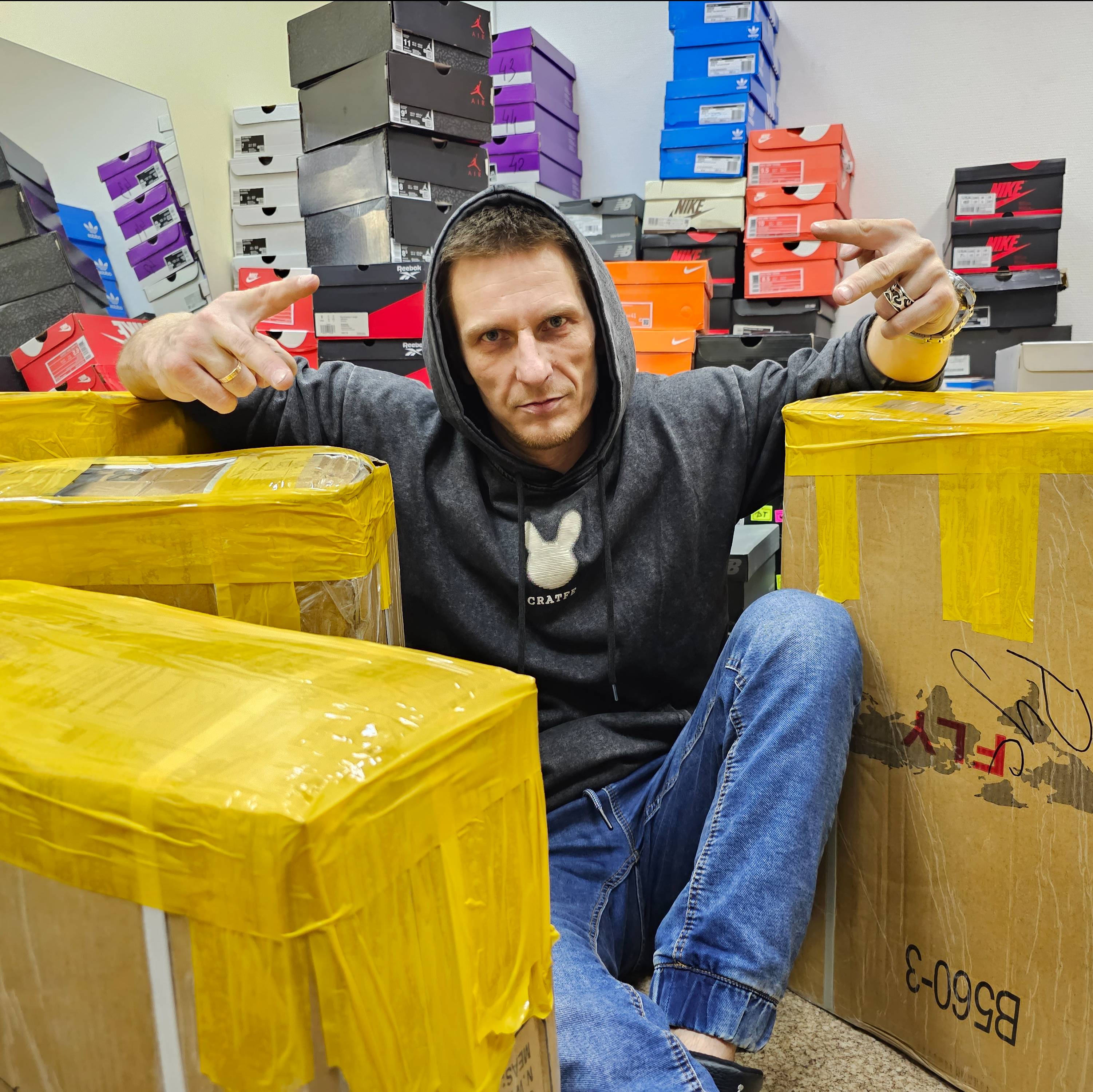 Иконка канала БИЗНЕС НА КРОССОВКАХ. ТОВАРКА.