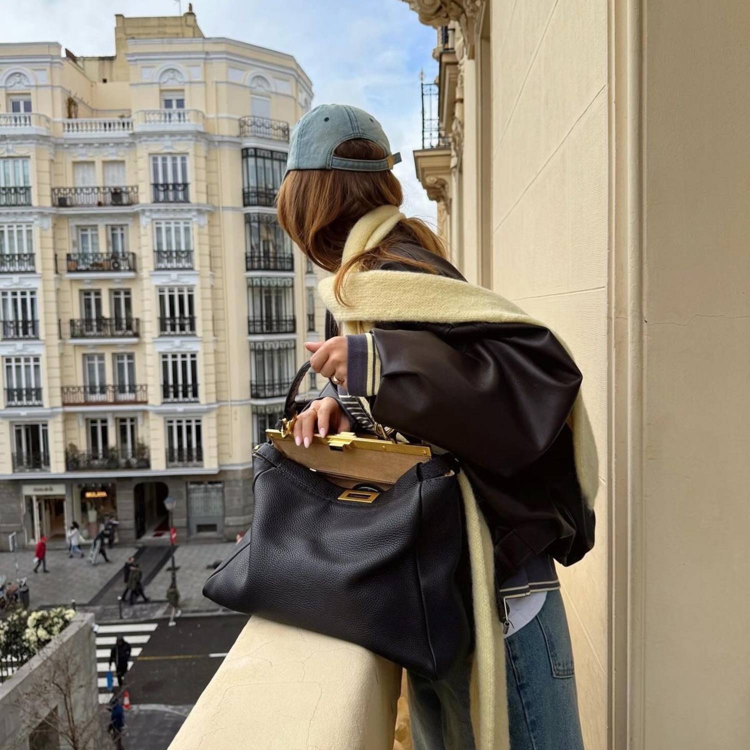 Иконка канала YouTube с переводом