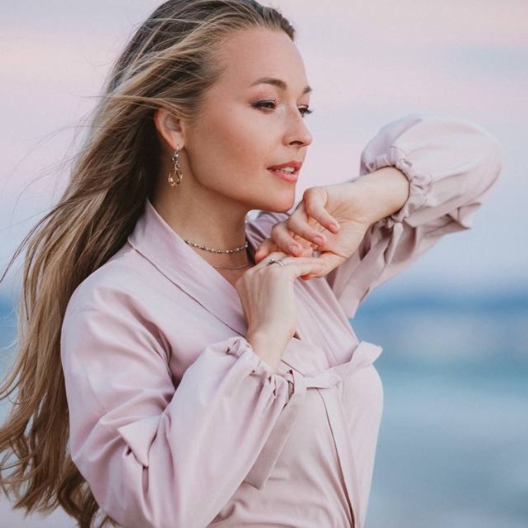 Иконка канала Илона Ребицкая голос,пение,мантры