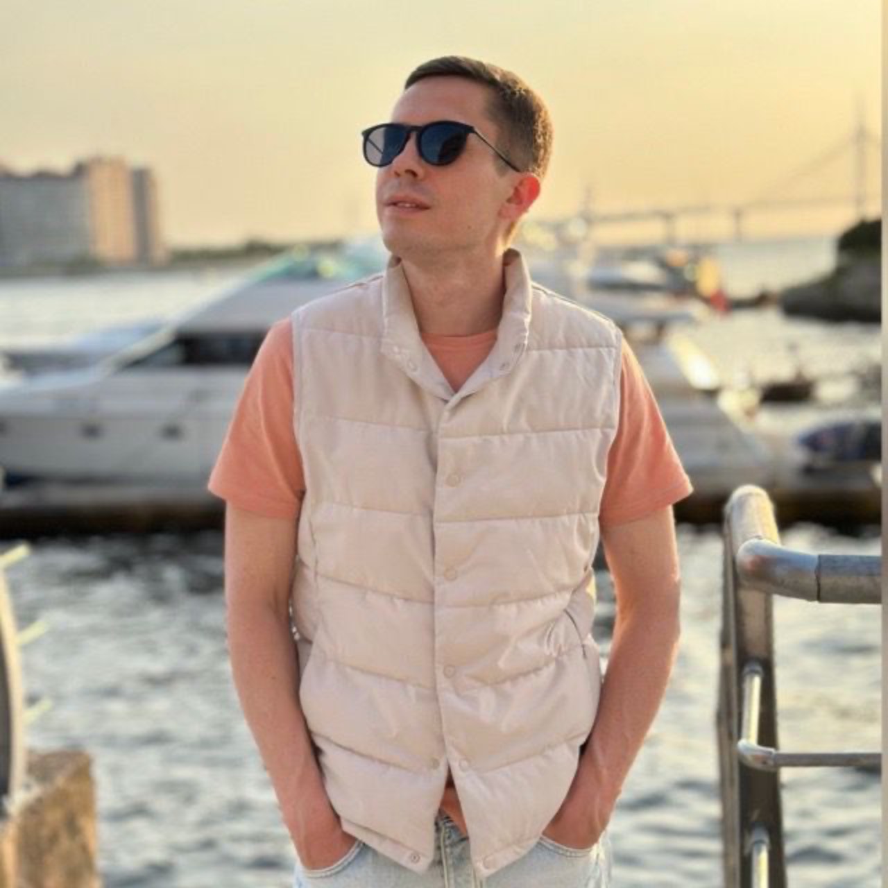 Иконка канала realty.broker