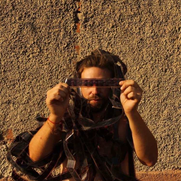 Иконка канала Misha MiF | Культура, искусство, путешествия 🫴✨🌟