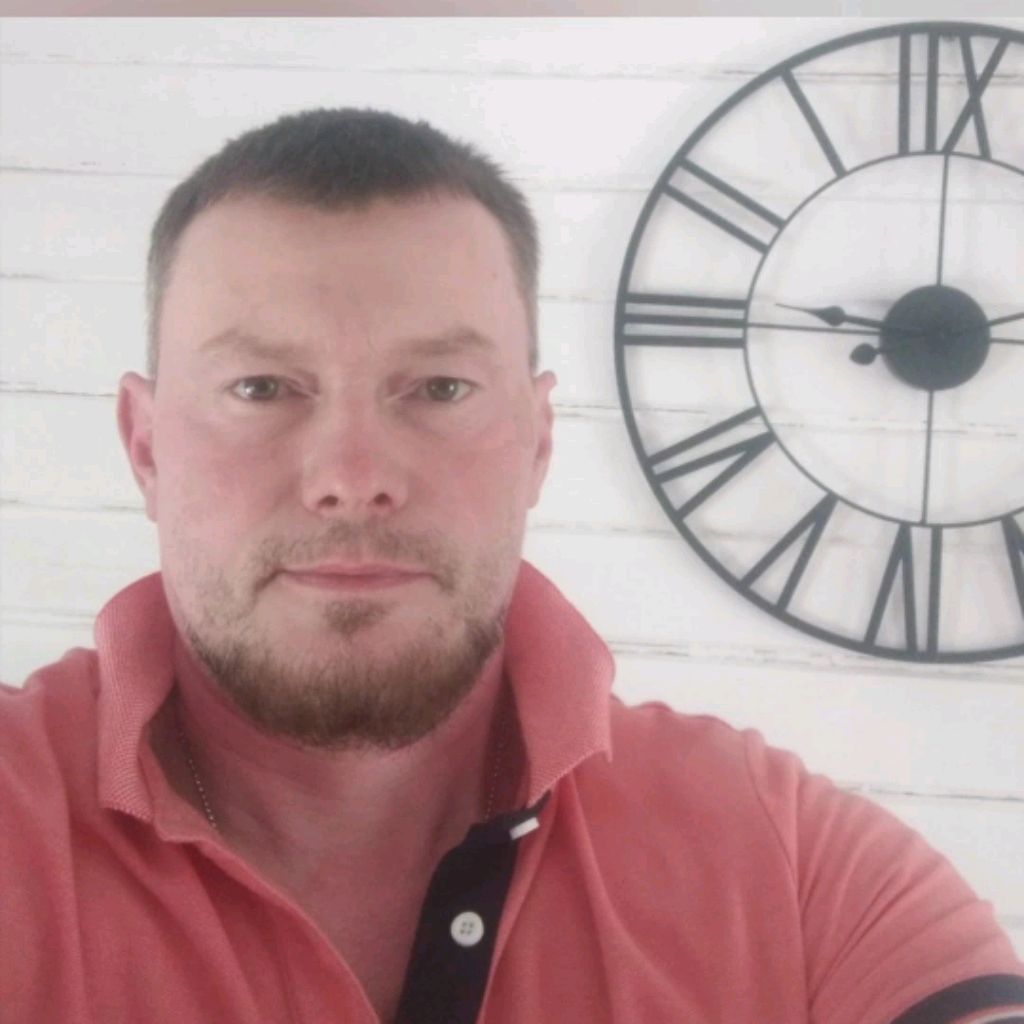 Иконка канала Толя Белый Рулит 😜