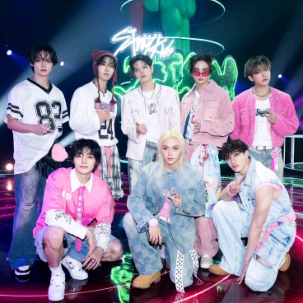 Иконка канала {~🍓stray Kids🍓~}
