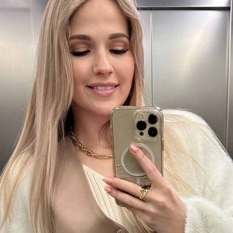 Иконка канала Елена Савиных ~ Таро с любовью 💚