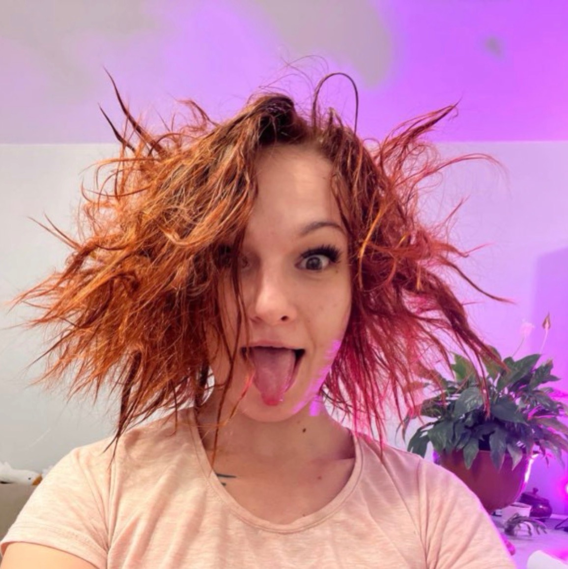 Иконка канала Yanafone