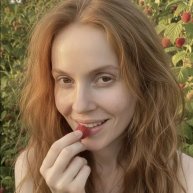 Иконка канала 🍓 Алина про малину | таролог & телесный практик