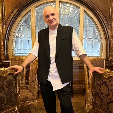 Иконка канала Ведущий , саксофонист, поющий пианист Игорь Бытко