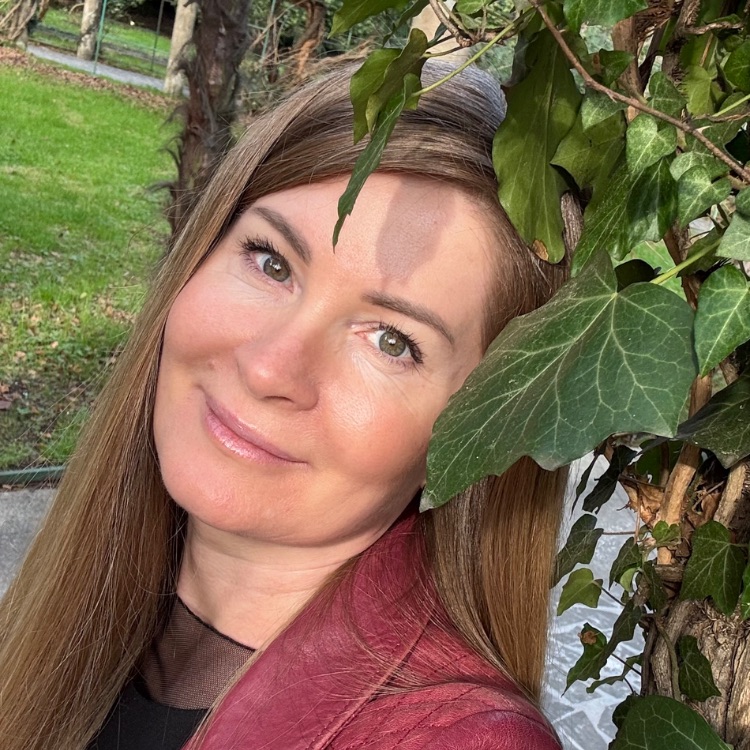 Иконка канала Аурелия Руссу| Проводник через внутренние кризисы