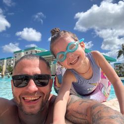 Иконка канала Dominicana Life: цены, солнце и кокосы