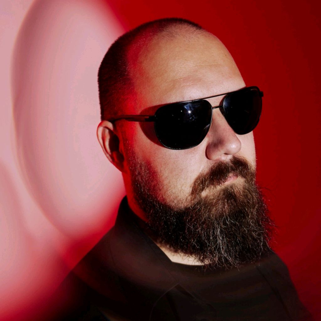 Иконка канала SergeWhite