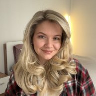 Иконка канала Полина и ее "в книге было не так"