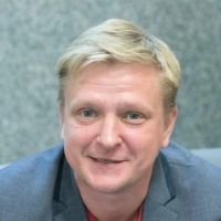 Иконка канала читает: Синяя Краска