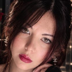 Иконка канала Julia Velyaeva writes novels, poetry, and songs