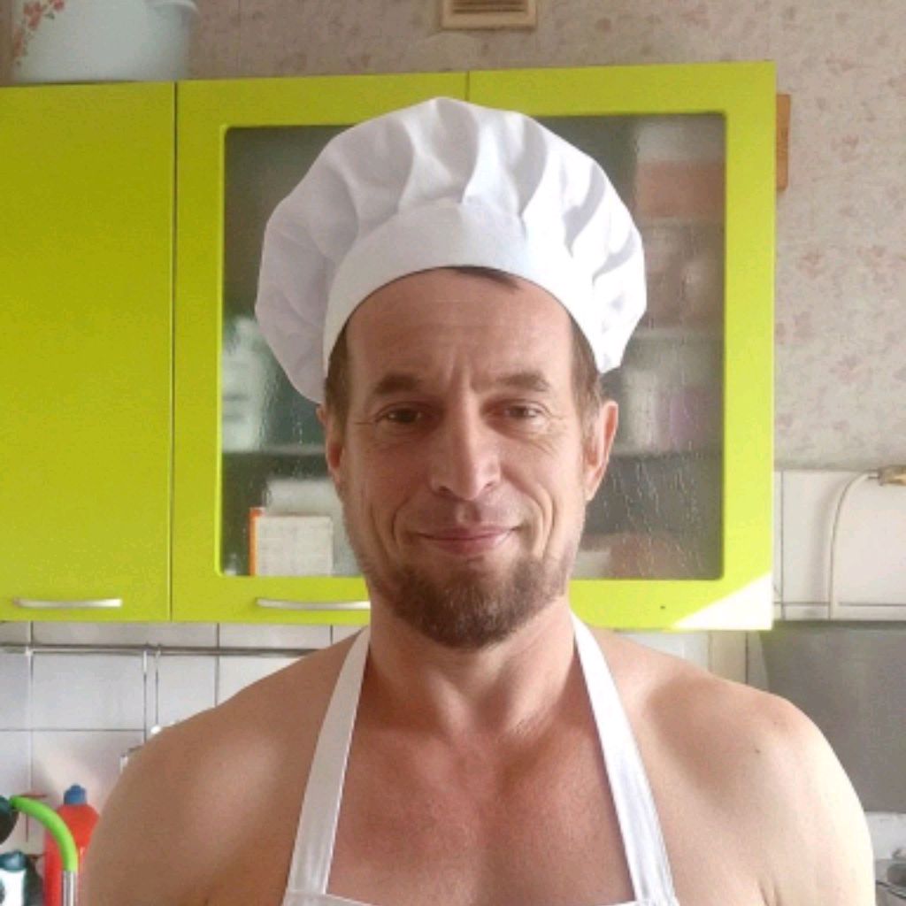 Иконка канала Пишу стихи, пою песни. Копаю грядки. А ещё лес!