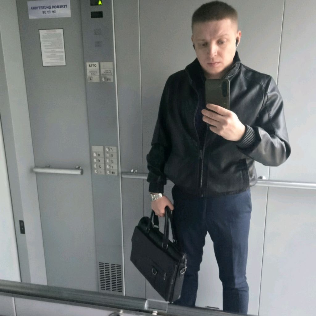 Иконка канала Покупаем и продаем недвижимость с Денисом Правдой.