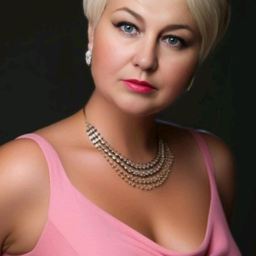 Иконка канала Надя Макашова. Стразики и крестики.