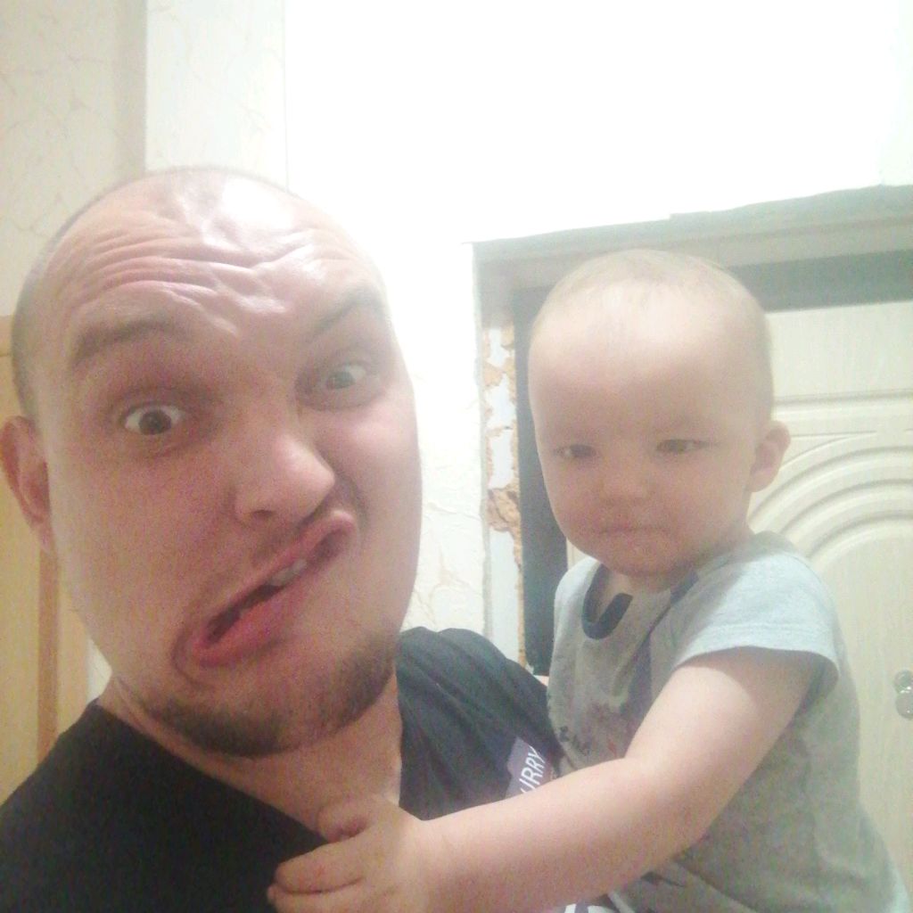 Иконка канала Батя в здании