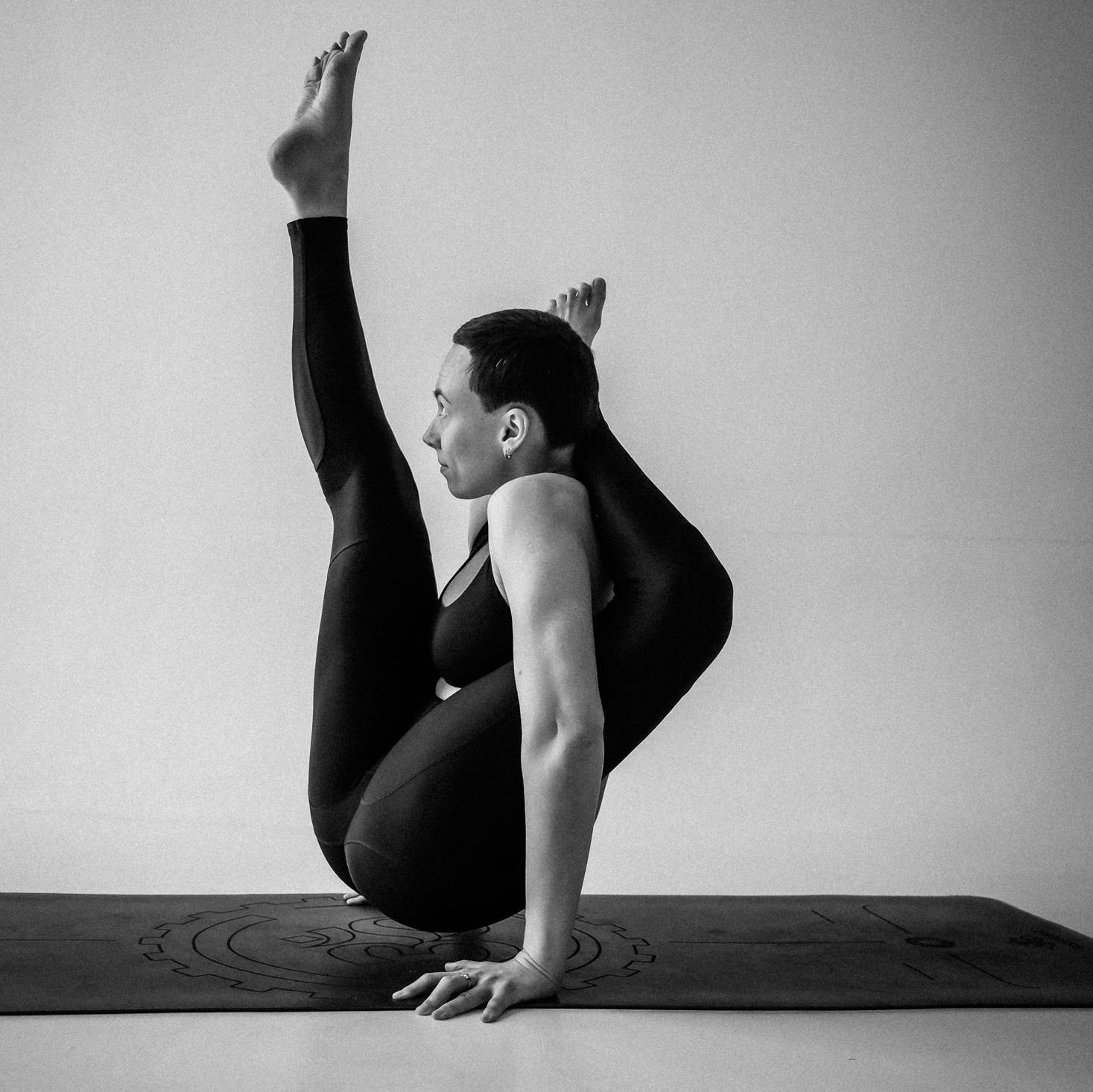 Иконка канала StrongYoga | Йога с Соней Кутумовой