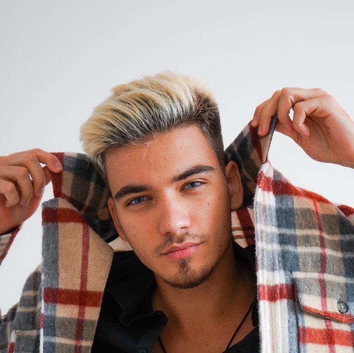 Иконка канала Артамонов | Что-то на успешном