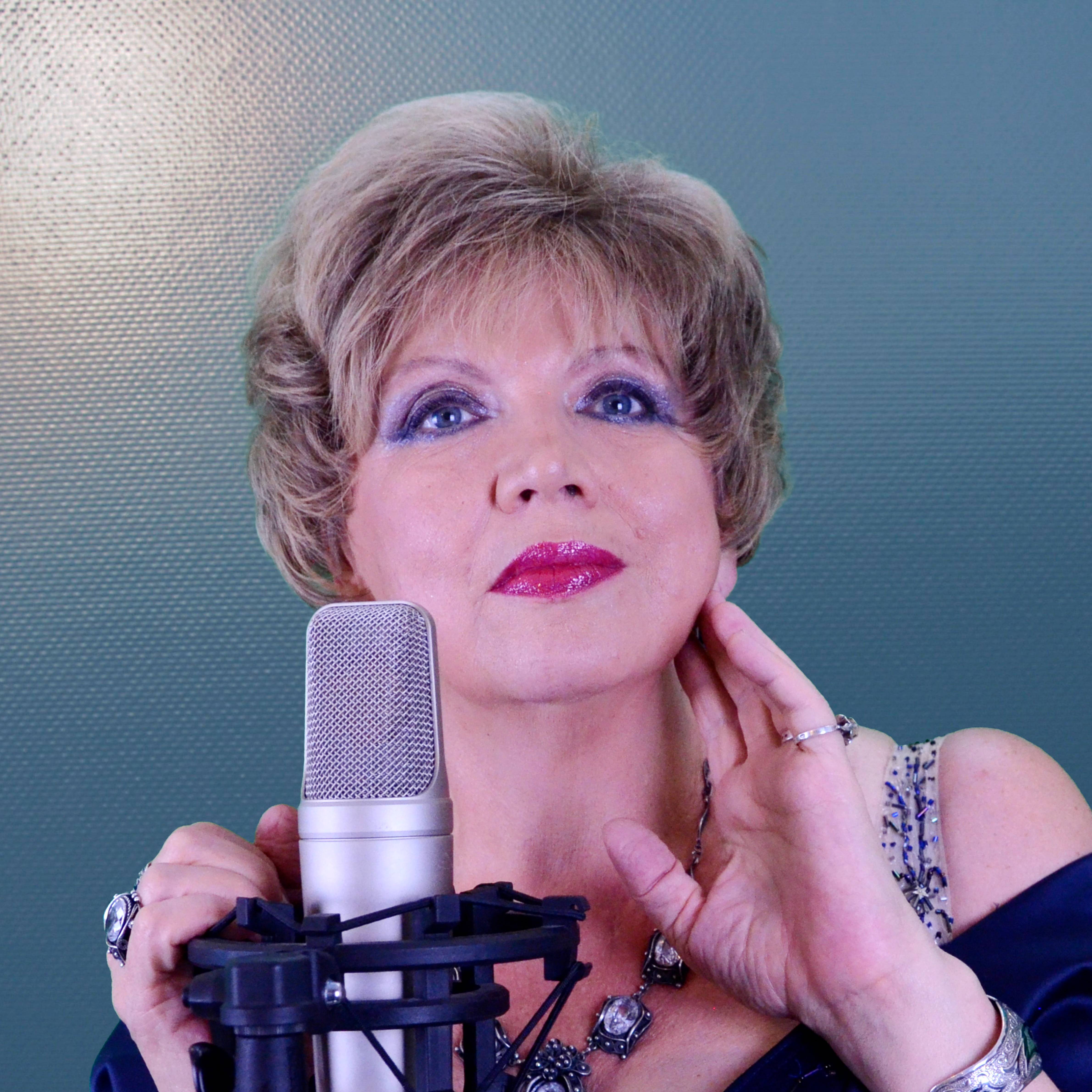 Иконка канала Маргарита Корнеева. Романсы и песни ретро.