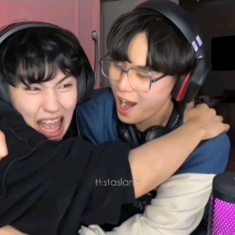 Иконка канала Асланчик и Стасик??