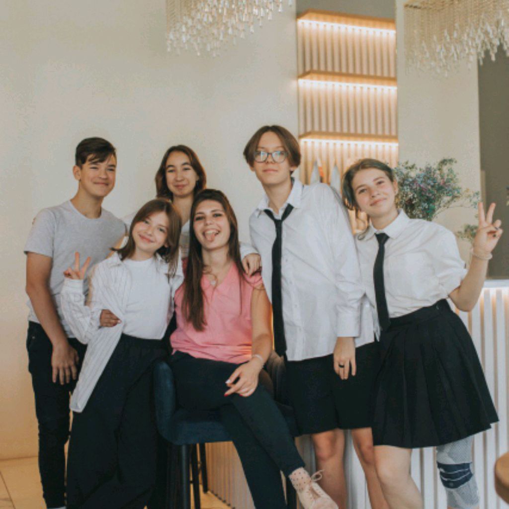 Иконка канала школа английского fivEng для подростков