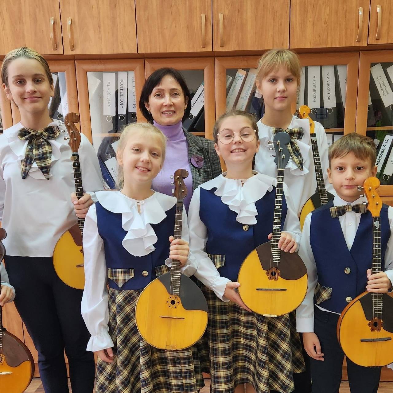 Иконка канала Ансамбль русских нар. инстр. "ПЕРЕЗВОН"