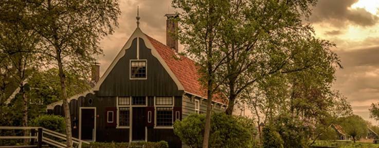 Домик у ручья.