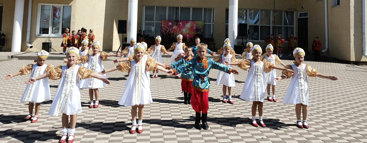 Образцовый  ансамбль "Созвездие"