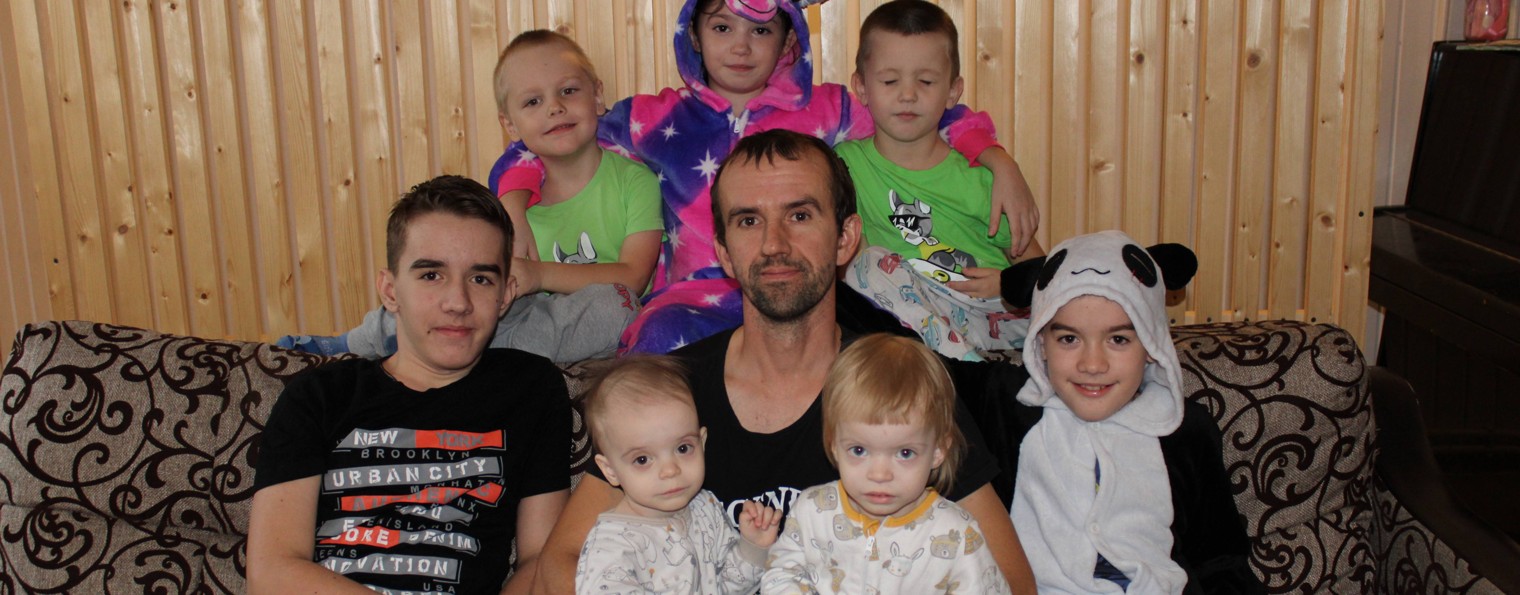 Мама Юля и 8 детей