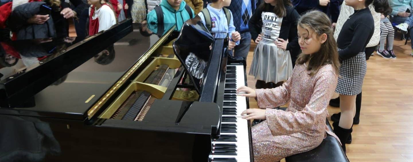 Мария Пианистка