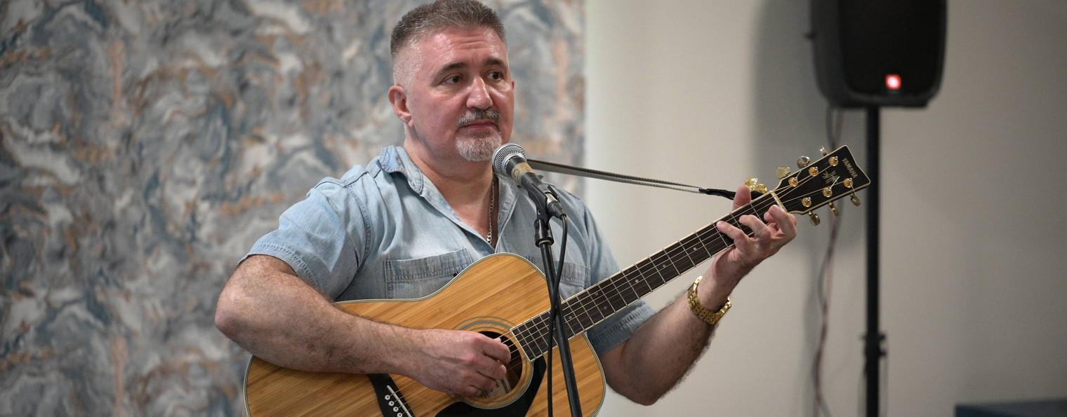 Автор исполнитель ЛЕОН  ( Алексей Леонов)