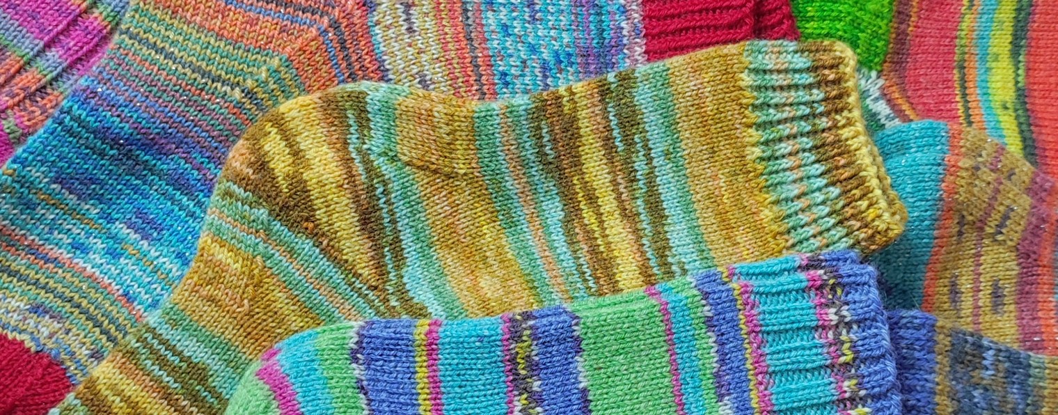 Саша Нещирова/ Вяжем яркие носочки