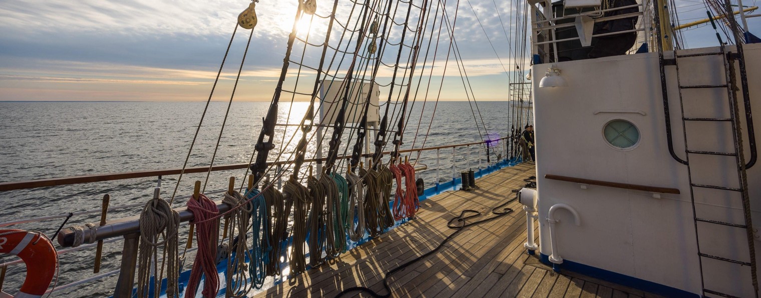 Морской клуб «ПОД ПАРУСАМИ»