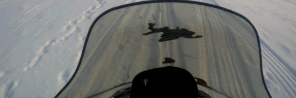 Снежная пыль на сапогах