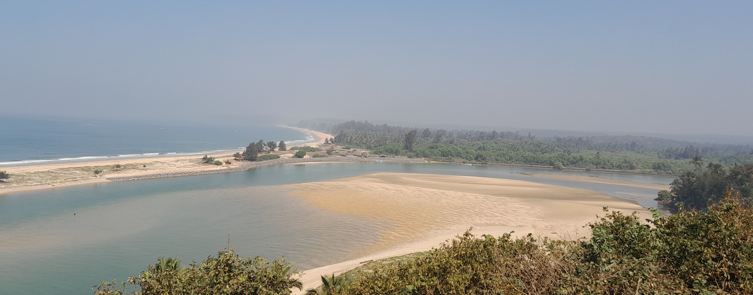 Зеленый чемодан